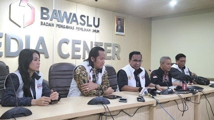 TPN Ganjar Mahfud Laporkan Dugaan Tidak Netral ASN di Tiga Tempat ke Bawaslu - Bangkapos.com