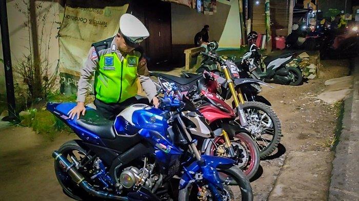 Gunakan Knalpot Brong, Puluhan Sepeda Motor Terjaring Razia Polres Bangka Selatan - Bangkapos.com