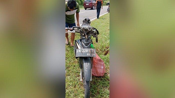 Laka Lantas Motor dan Mobil di Jalan Raya Desa Jelutung Namang, Tiga ...