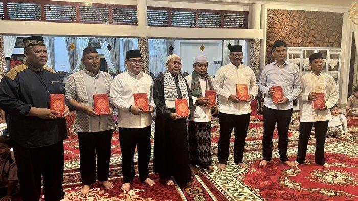 Pj Gubernur Babel Safrizal Terima 5.000 Al Quran dari BWA - Bangkapos.com