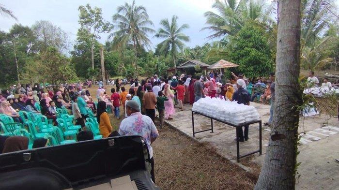 Tokoh Masyarakat dan Tokoh Agama di Belinyu Santuni Anak Yatim dan Duafa - Bangkapos.com