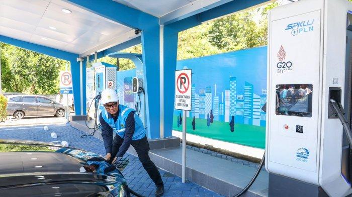 Dirut PLN Jajal SPKLU di Rest Area 626B Saradan, Pastikan Seluruh ...