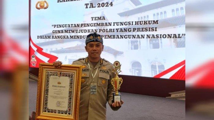 Bidkum Polda Babel Raih Penghargaan Terbaik 1 Divkum Polri - Bangkapos.com