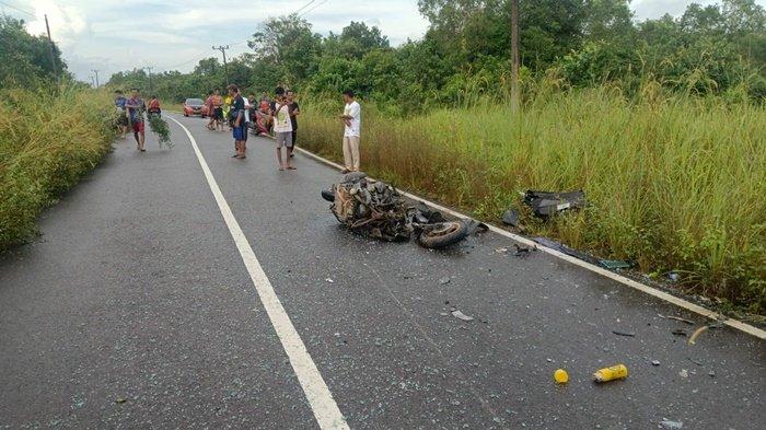Laka Maut di Membalong, Pengendara Sepeda Motor vs Mobil, Kurir Paket ...
