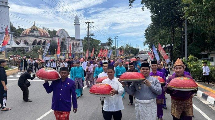 Pj Bupati Bangka M Haris Pimpin Bawa 258 Dulang dari Masjid Agung ke ...