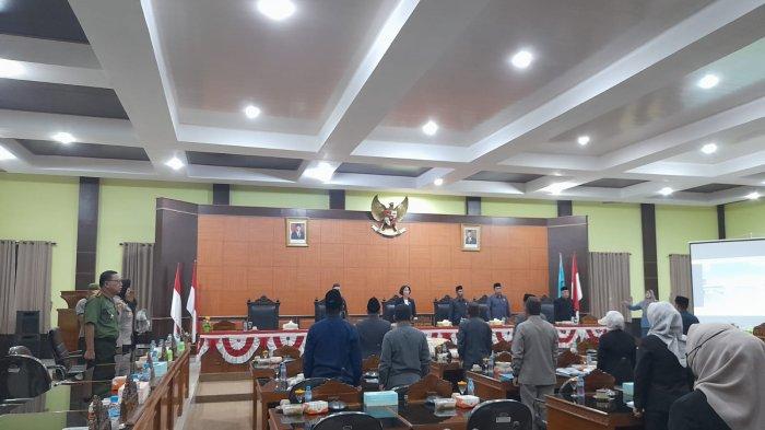 Bupati Algafry Rahman Tak Hadir, DPRD Bangka Tengah Putuskan Rapat Paripurna Raperda Batal ...