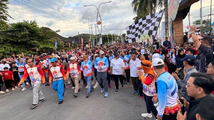 25.000 Peserta Ramaikan Jalan Sehat HUT Ke-258 Kota Sungailiat - Bangkapos.com
