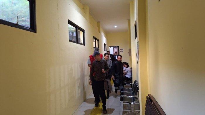 Alwin Albar Mengaku Sehat Usai Jalani Persidangan di PN Pangkalpinang ...