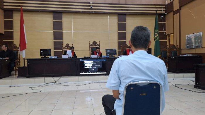 JPU Jatuhkan Dua Pasal Terhadap Terdakwa Alwin Albar - Bangkapos.com