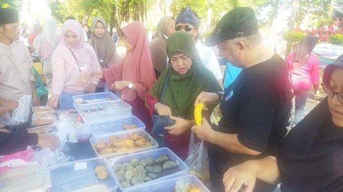 Sukirman dan Istri Ramaikan CFD di Kota Mentok, Beri Apresiasi ke ...