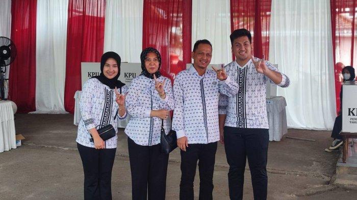 Cawawako Pangkalpinang dr. Masagus Hakim Mencoblos di TPS 08 Kacang ...