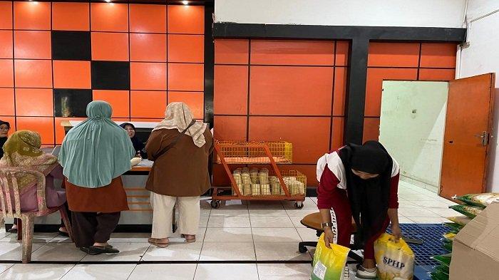 Bulog Bangka Kembali Distribusikan Beras SPHP, Pastikan Stok Aman Jelang Ramadan - Bangkapos.com