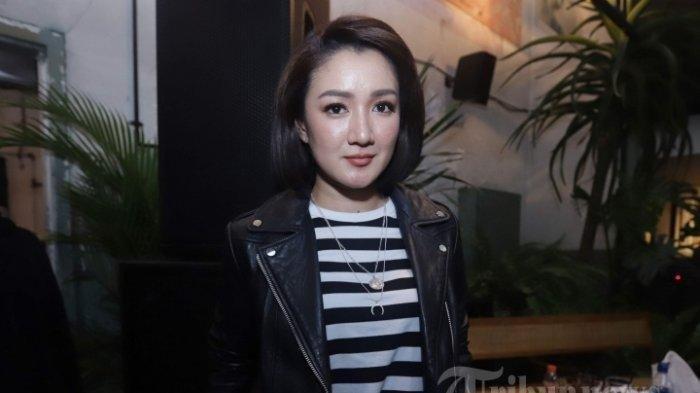 Biodata Melly Mono yang Jadi Inspirasi Lagu 'Yang Terdalam' Ariel NOAH ...