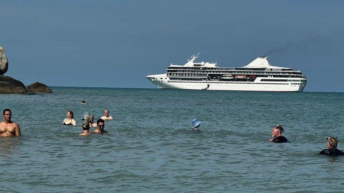 Terpesona Pantai Parai, Wisatawan Kapal Pesiar Paul Gauguin Nikmati ...