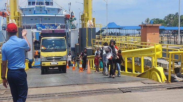 Arus Balik Lebaran di Pelabuhan Tanjungkalian Mentok Kondusif, ASDP ...