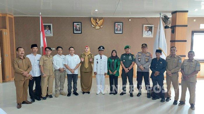 Nasrullah Resmi Dilantik Jadi Pj Kades Simpang Rimba, Debby : Jadi ...