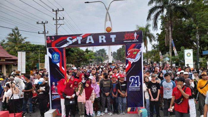 Ribuan Warga Ikuti Jalan Santai HUT Sungailiat dan HUT Bangka Pos, Ada yang Datang Sejak Jam 5 ...