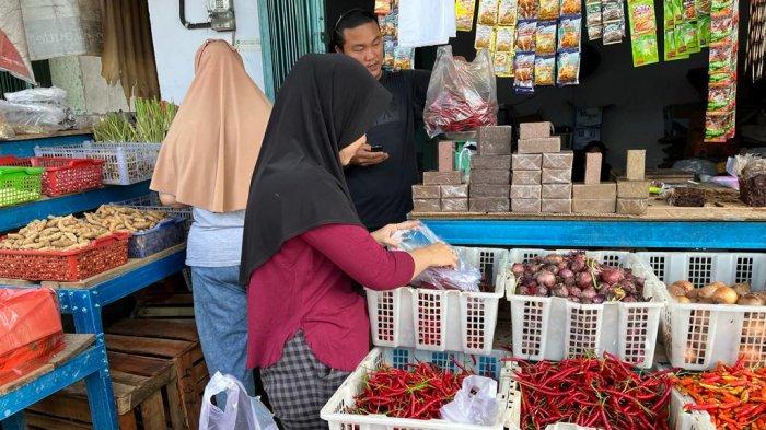 Harga Cabai Merah Kembali Naik di Pasar Pangkalpinang, Bawang Merah Justru Turun - Bangkapos.com