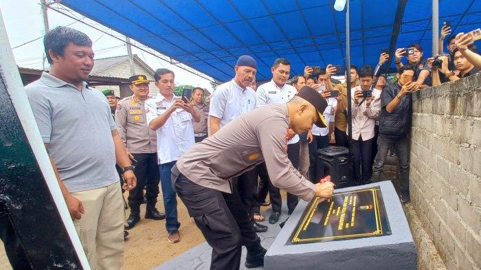 Kapolda Serahkan Dua Sumur Bor Kepada Masyarakat - BaBelnews.id