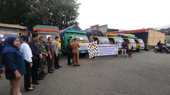 KPU Kota Pangkalpinang Kerahkan Tujuh Truk Distribusikan Logistik Pilkada Serentak 2024 ...