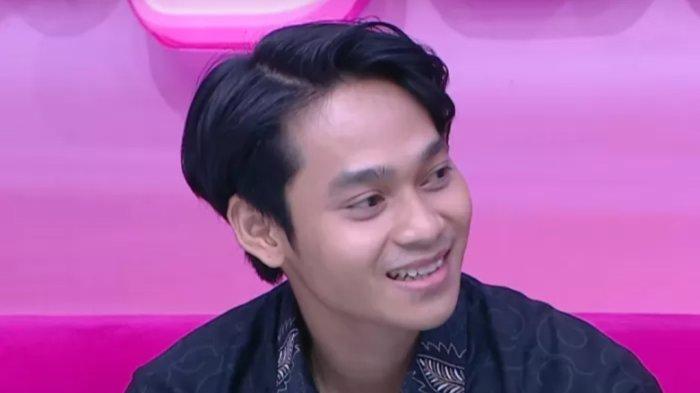 Sosok Rafi Shidqi, Host Ganteng Batik Arkanza Viral di Tiktok, Dagangan Laris Dibeli - Bangkapos.com