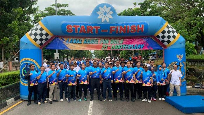 Peringati Hari Armada RI 2023 dan HUT ke-23, Lanal Babel Gelar Jalan Santai Gembira - Bangkapos.com