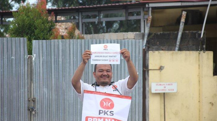 PKS Pangkalpinang Gelar Flasmob, Aksi Tolak Kenaikan BBM Bersubsidi di Titik Nol Pangkalpinang ...