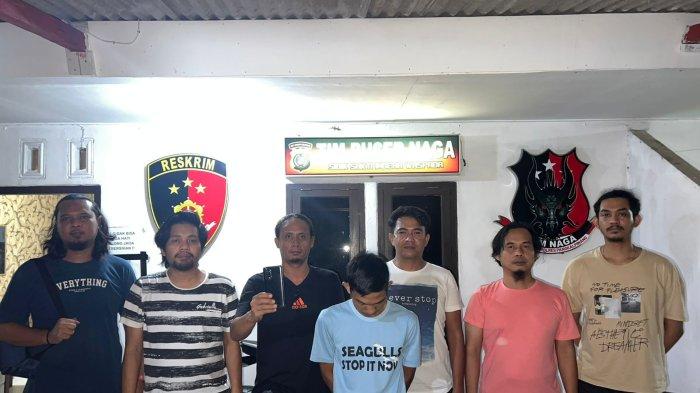 Simpan Handphone di Box Depan, Novi Tanpa Halangan Melakukan Aksi ...