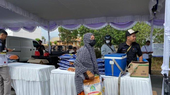 Cuma Satu Jam, 1,5 Ton Beras Bulog Medium 5Kg di Operasi Pasar Taman Dealova Ludes - Bangkapos.com