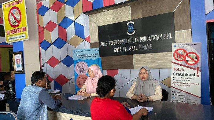 Usai Libur Lebaran, Hari Pertama Buka Disdukcapil Pangkalpinang Ramai Didatangi Warga Urus ...