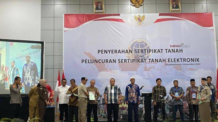 BPN Babel Serahkan 200 Sertifikat Hak Atas Tanah, Tahun 2023 Targetkan 15.862 Bidang Tanah ...