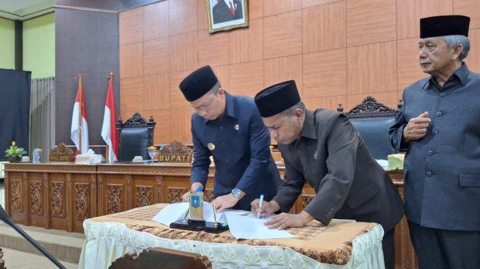 DPRD Bangka Tengah Setujui Raperda APBD 2025, Tapi Ada Catatan Koreksi dan Perbaikan - Bangkapos.com
