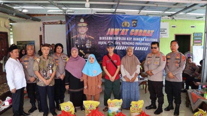 Polda Babel Gelar Jumat Curhat dan Bagi-Bagi Paket Sembako di Desa Kace Timur - Bangkapos.com