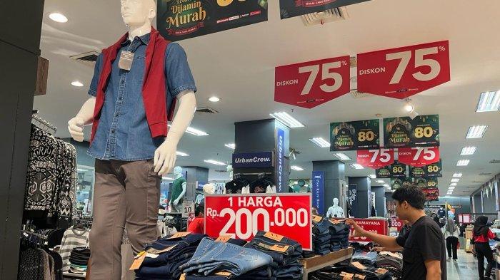Masyarakat Mulai Belanja Persiapan Lebaran, Ramayana Pangkalpinang ...