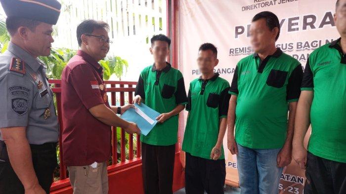 Kanwil Kemenkumham Babel Berikan Remisi Khusus Waisak 2024 ke 43 Narapidana - Bangkapos.com