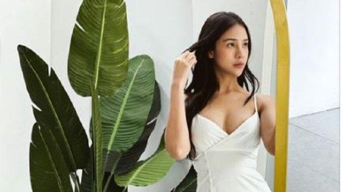 Anya Geraldine Pakai Dress Ratusan Ribu Tapi Tetap Mewah - Bangkapos.com