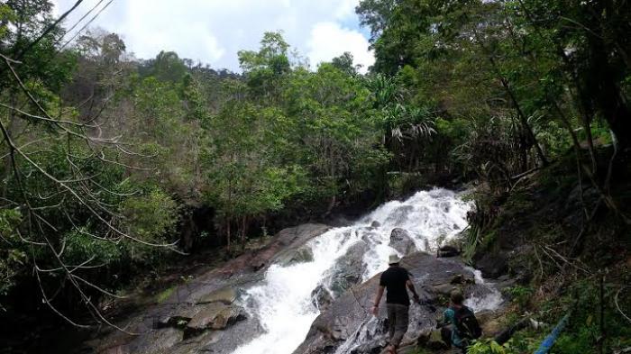 Air Terjun Sadap dan Kisah Ikan Pari Putih Penunggu Danau - Bangkapos.com