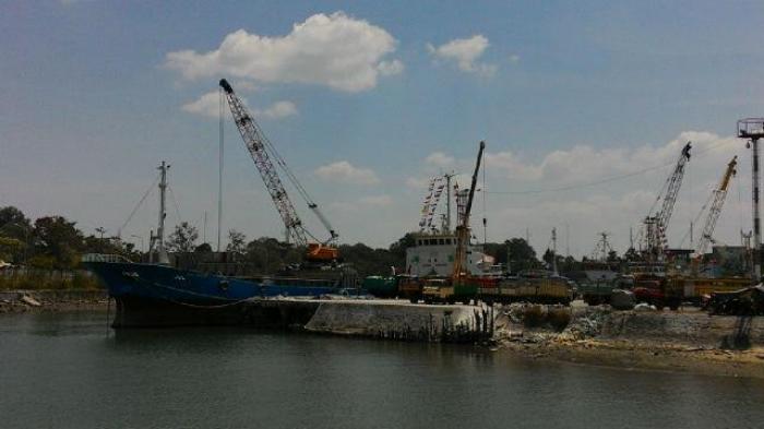 Kapal Bongkar Muatan di Pelabuhan Tanjungpandan Menunggu Seminggu ...