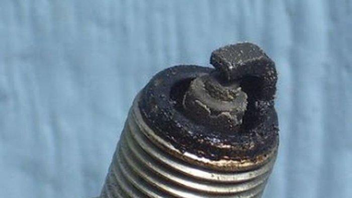 Anda di Rumah Saja? Yuk, Cek Busi dan Kenali Gejala Kerusakannya ...