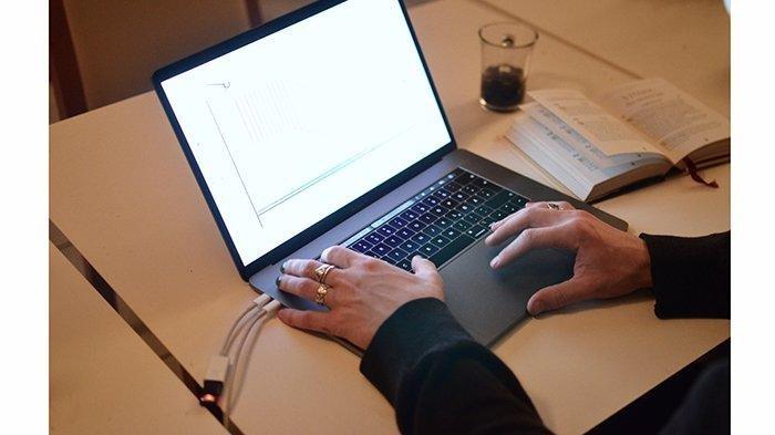 Cara Mematikan Laptop yang Benar Agar Tetap Awet - Bangkapos.com