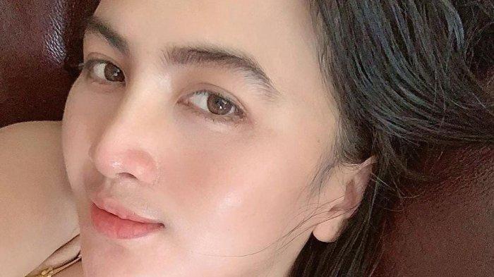 Rambut Acak-acakan, Pose Dianna Dee Starlight Buka Benda Ini Jadi ...