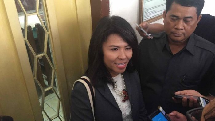 Fifi Lety Pose Bersama Pria Tampan, Warganet: Mirip Anak Ahok ...