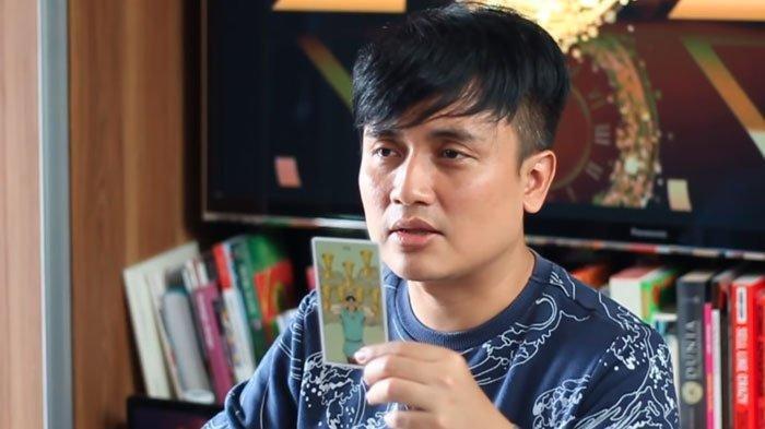 Peramal Denny Darko Ungkap Bakal Banjir Air Mata di Malam Tahun Baru ...