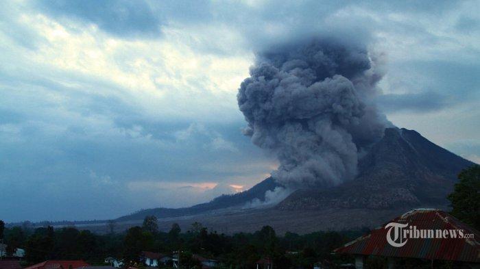 Letusan Gunung Sinabung Jadi Bencana Nasional - Bangkapos.com