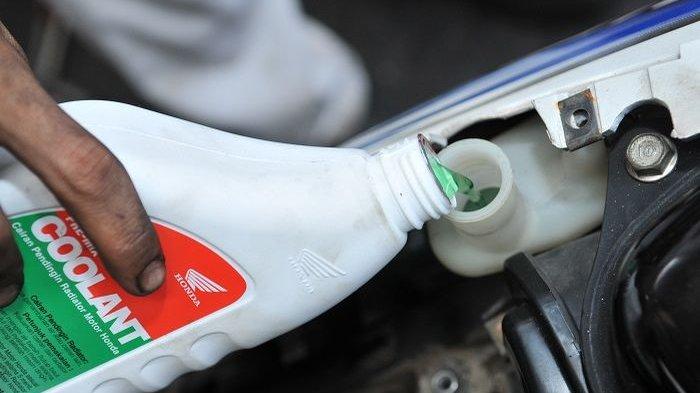 Santai di Rumah, Begini Cara Ganti Air Radiator Motor - Halaman all ...