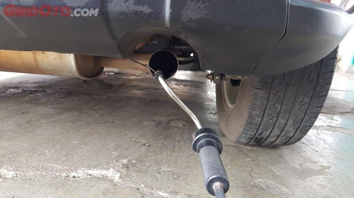 Bukan Hanya Lewat Mesin, Kenali Ciri Kerusakan Mobil Lewat Asap Knalpot ...