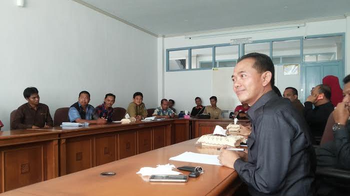 Warga Bukitlayang Mengadu ke Dewan - Bangkapos.com Warga Bukitlayang Mengadu ke Dewan - Bangkapos.com