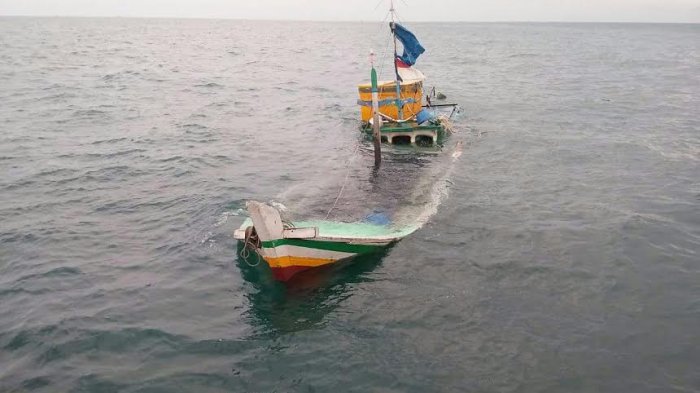 Kapal Tenggelam, Nasib Udin Gondrong dan Dua ABK Belum Diketahui ...
