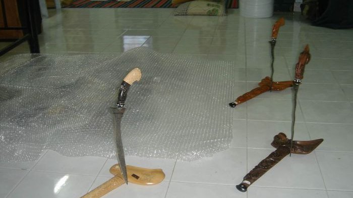 Bukan Karena Hal Ghaib Ini Rahasia Keris Bisa Berdiri hingga Disebut ...