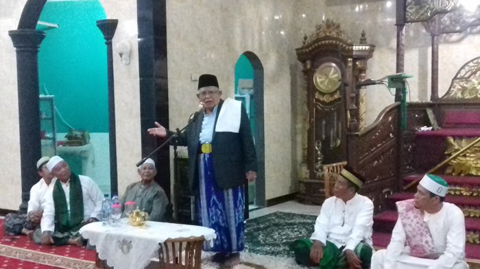 KH Syukron Ma'mun: Coba Berhenti Merokok, Uangnya Sumbang ke Masjid ...